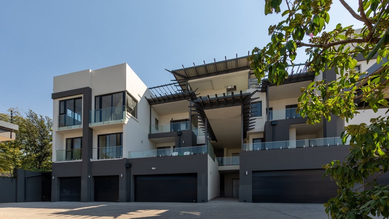 3 BEDROOM DUPLEX, GARDEN APARTMENT WITH AMAZING VIEWS. CENTRALLY ...