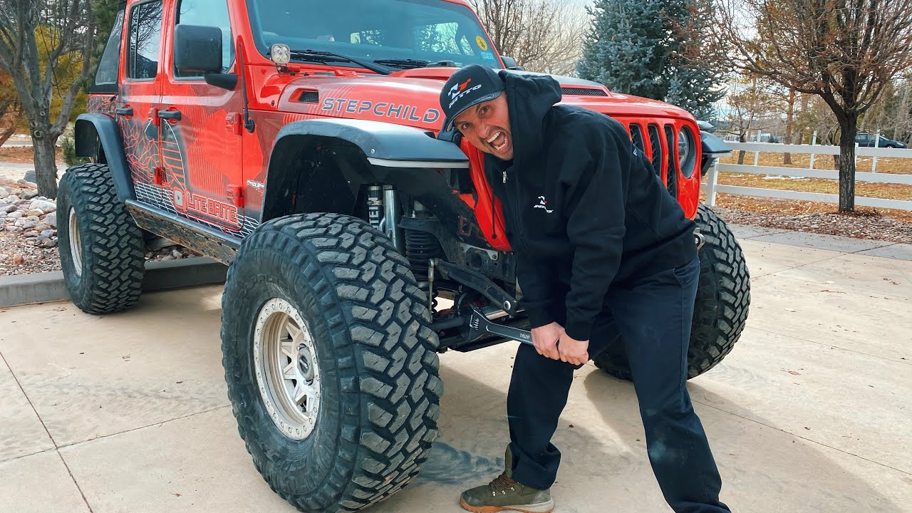 BROKEN JEEPS & FORDS - Fixing Damage and Upgrading Parts! - YouTube