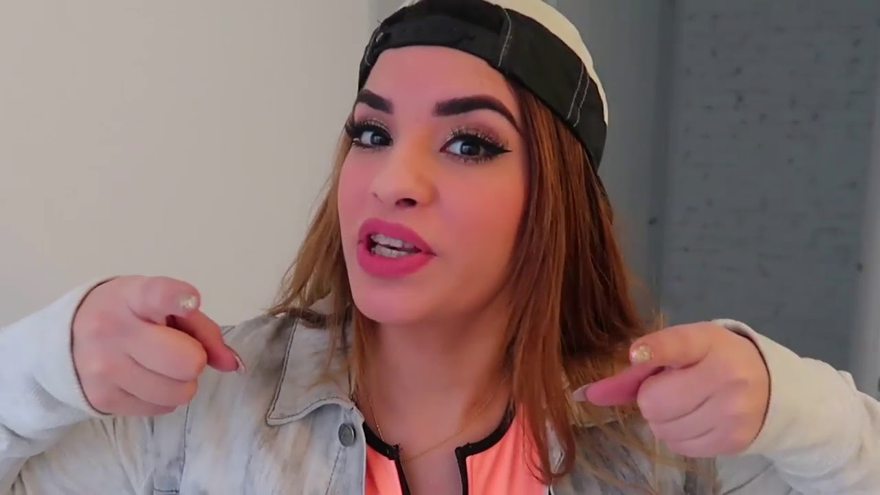 Juan de Dios Pantoja le roba un beso a Kimberly Loaiza !!!! un dia con ...