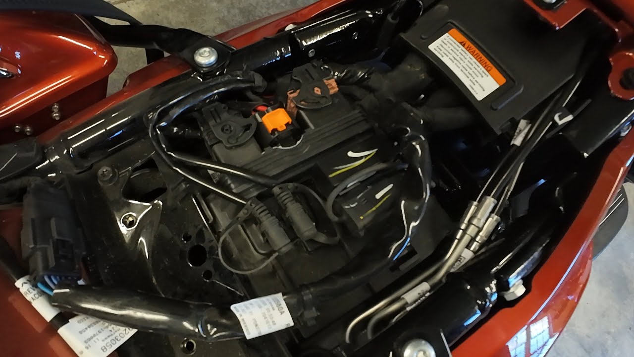 2024 Harley Davidson Road Glide Under Seat Accessory Plugs? #397 - YouTube