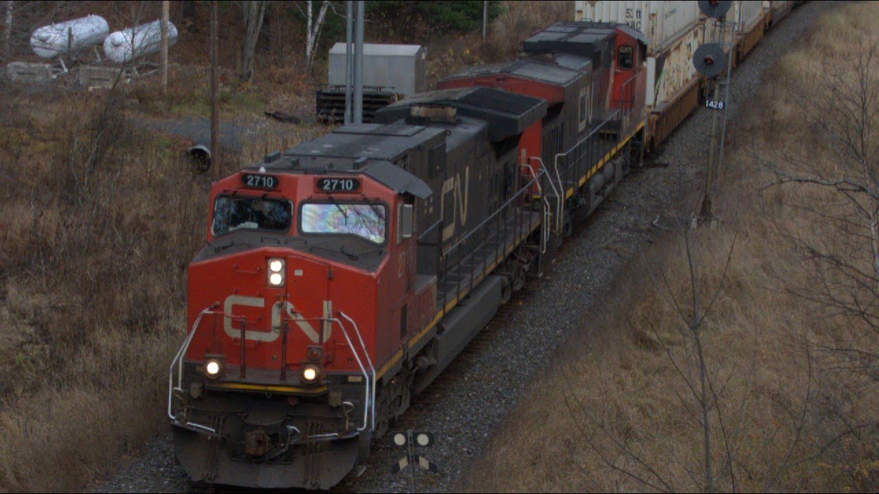 CN Q107 North Horn Salute Falding - YouTube