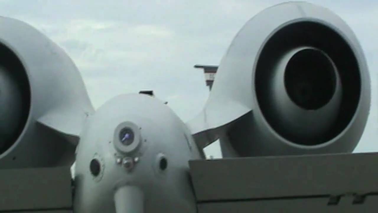 A-10 Thunderbolt part 1: Static display - YouTube
