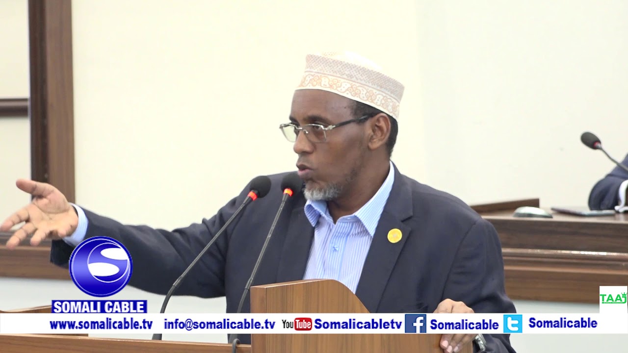 Maxamuud Macalin yaxye "Maqal ma jiro miyaa" - YouTube