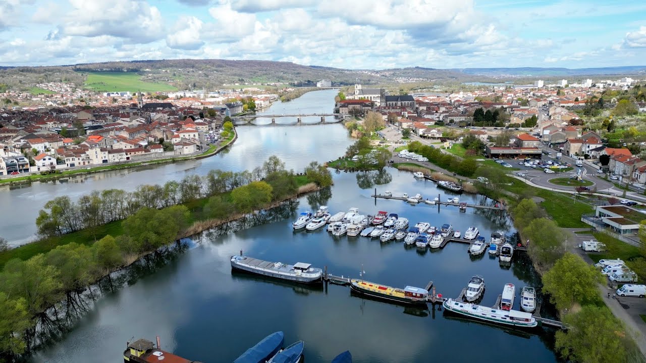 Le port de plaisance Michel Roth et l'aire de camping cars - YouTube