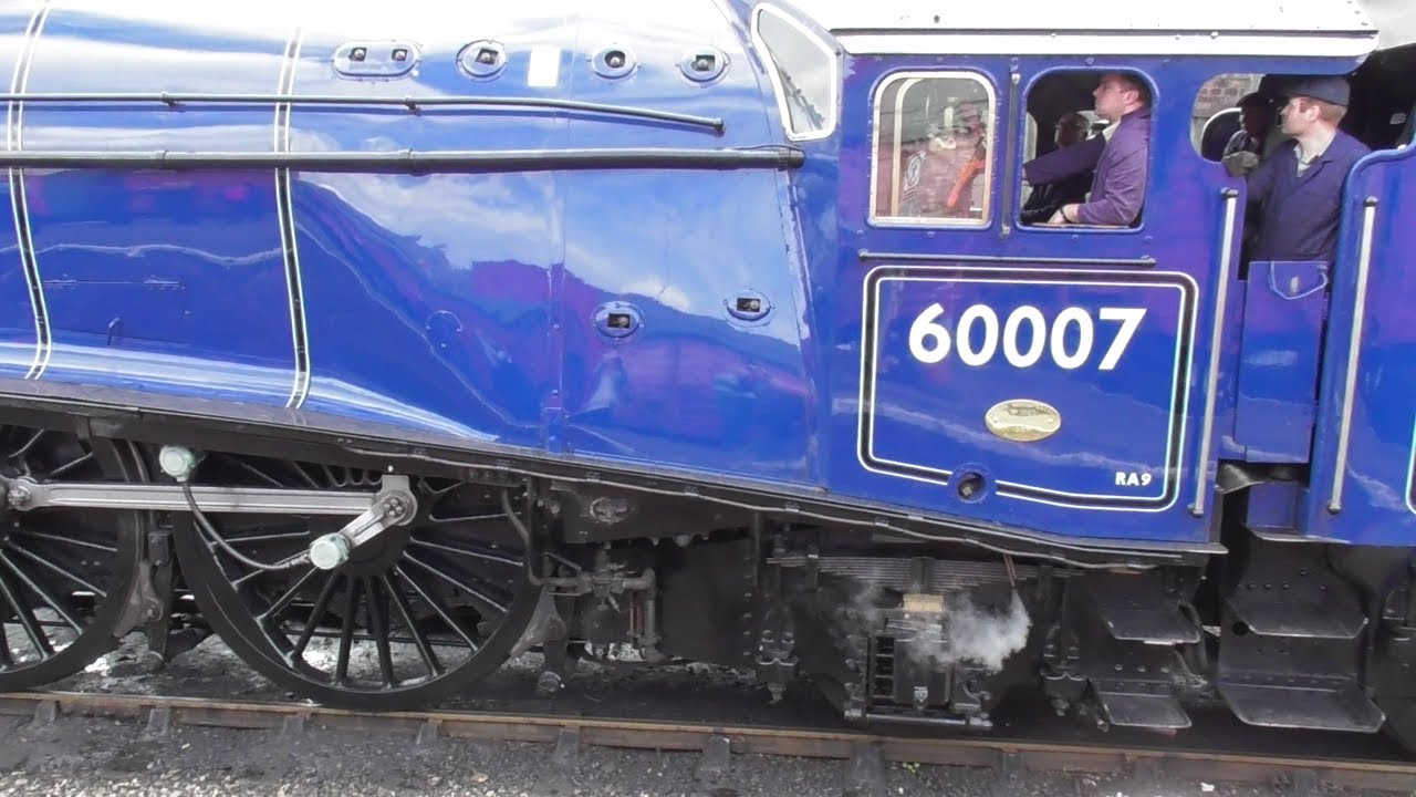 Steam Locomotive 60007 "Sir Nigel Gresley" departs Wansford station ...