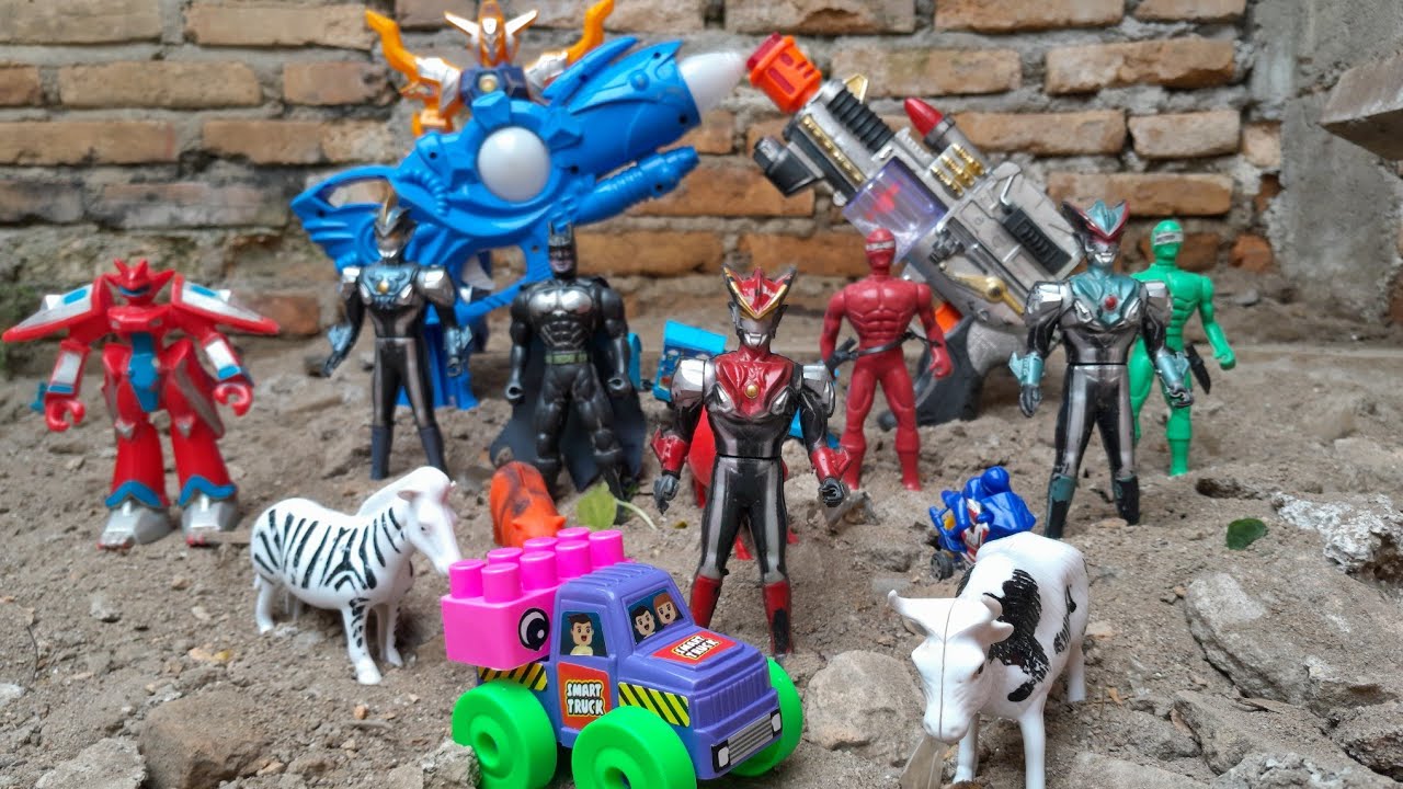 Mencari dan menemukan batman,ultraman,power rangers,sapi,zebra,pistol ...