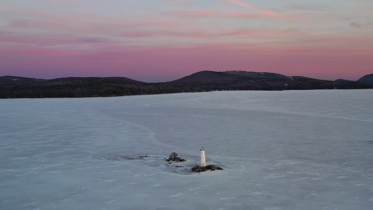 Drone 360° video of the Loon Island lighthouse lake Sunapee, New ...