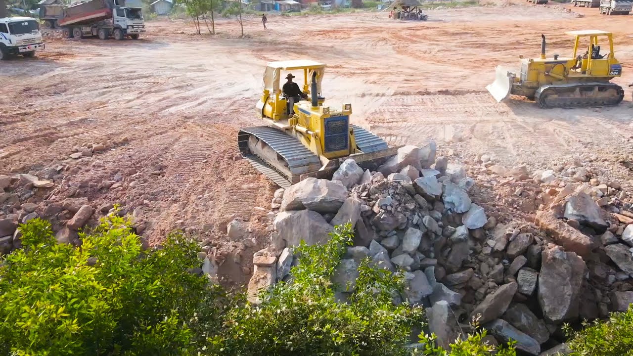 World Amazing Machinery Equipment Dozer & Super Dump Truck Pushing And ...