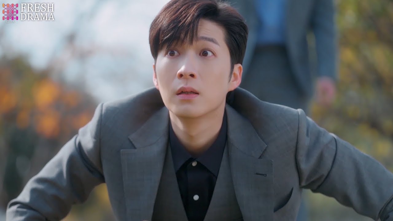 Awkward...The CEO accidentally fell down when eavesdropping on his wife's conversation with a ...