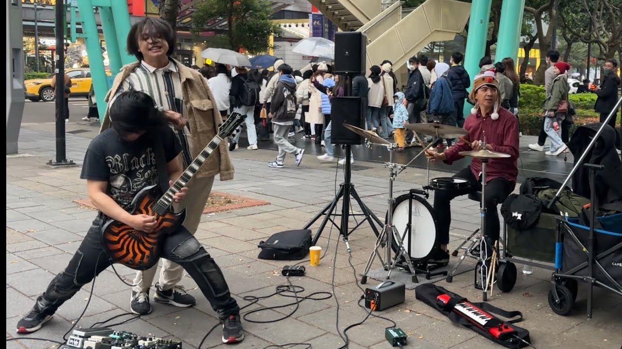 Crazy train - Ozzy Osbourne _ LIVE play in public 20231223 - YouTube