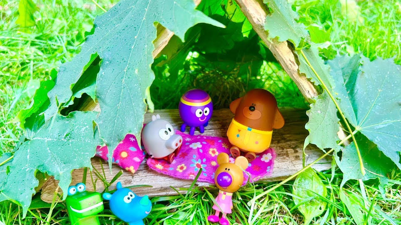 HEY DUGGEE Toys Bus Field Trip Nature Fun Video For Kids! - YouTube