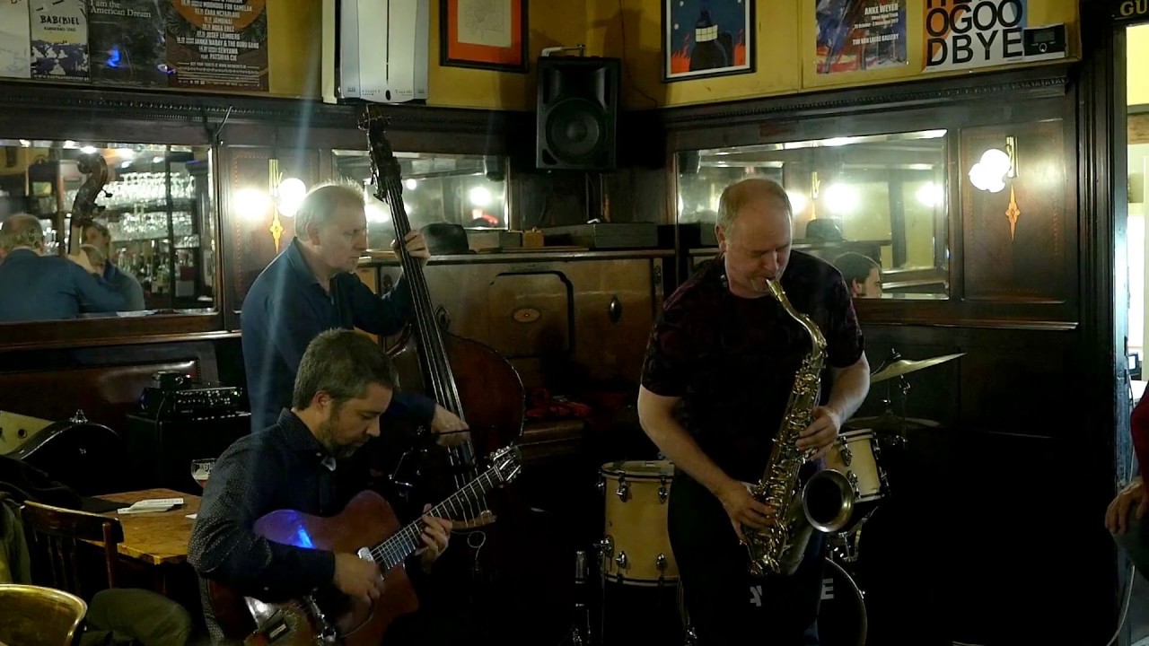 Daniel McBrearty & The Moochers @ café De Kat - YouTube