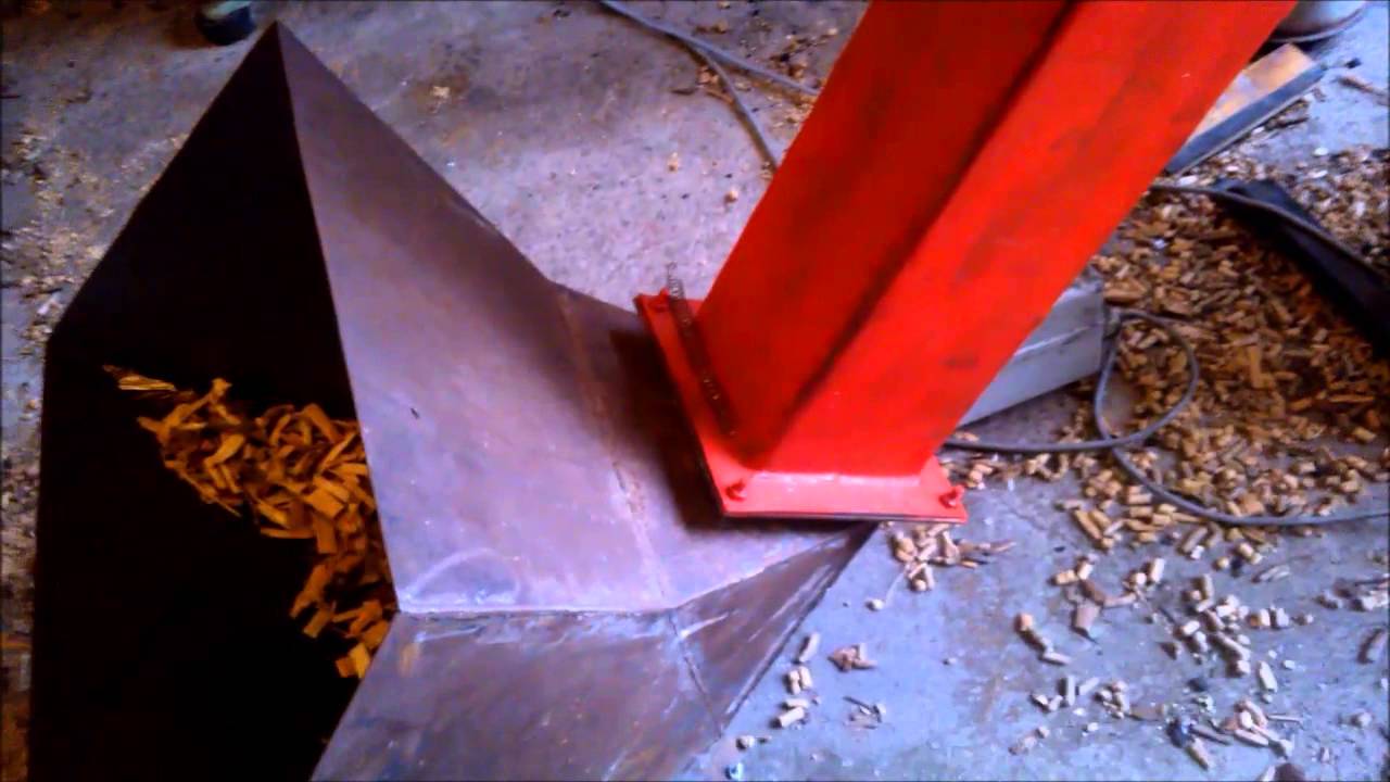 My Woodchips auger feeder - YouTube