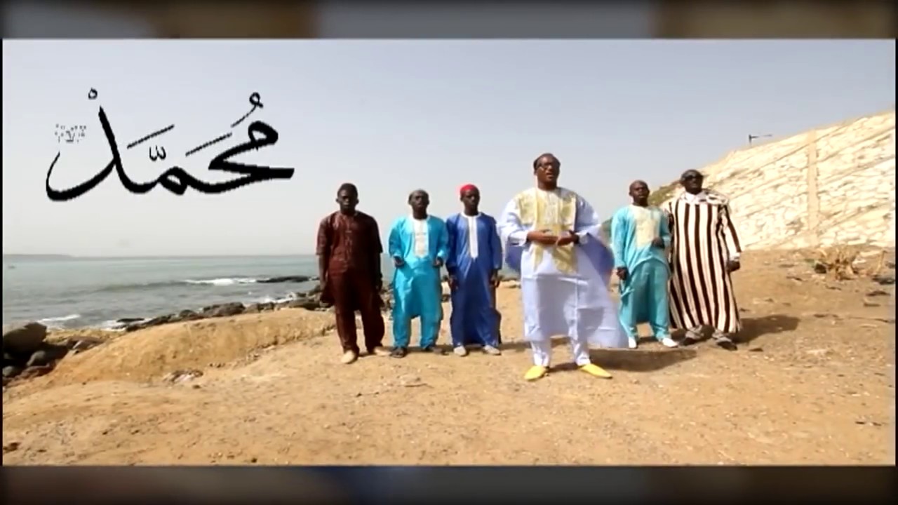 Mame Rane Laye CHANTE CHEIKH OMAR Al Foutiyou TALL - YouTube