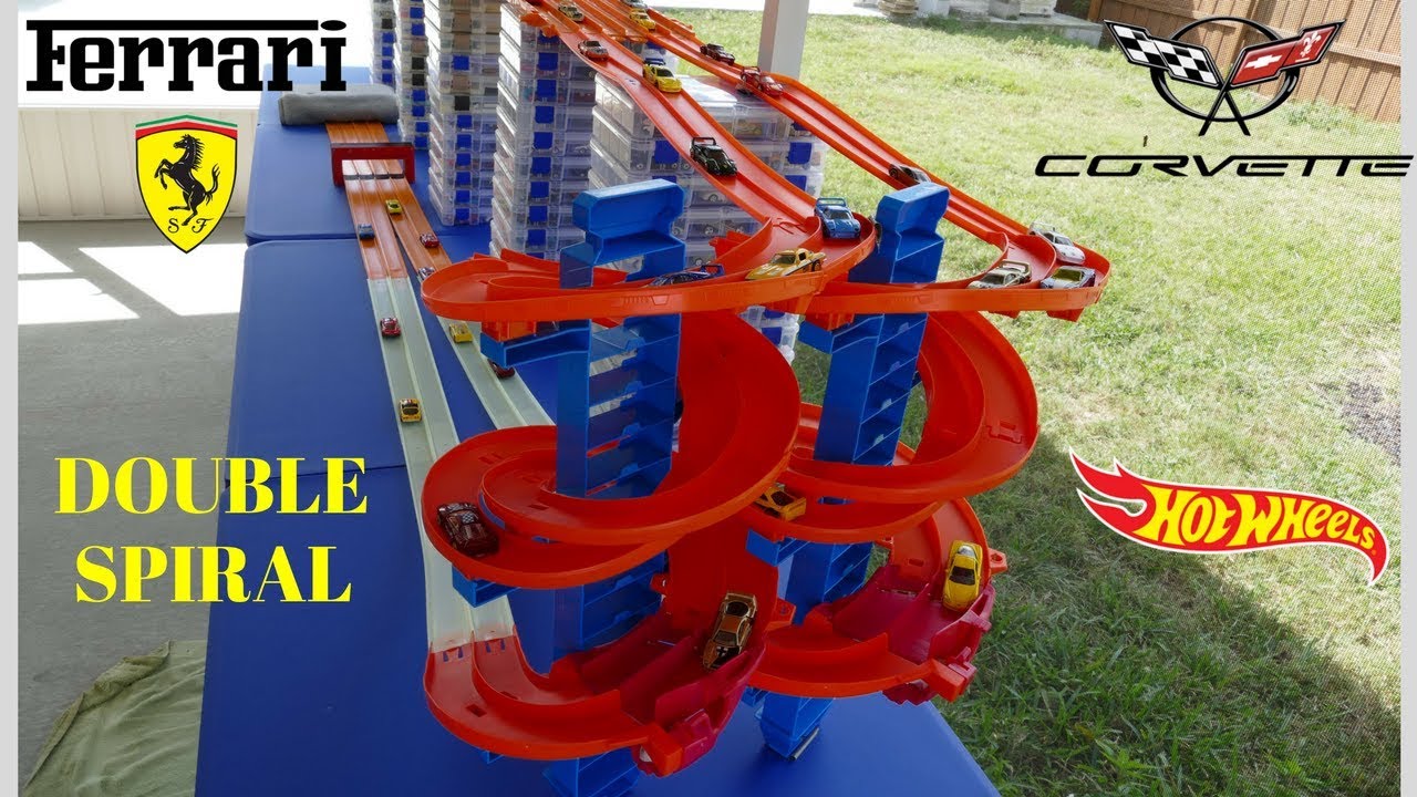 Hot Wheels double spiral ramp tournament race (Ferraris vs Corvettes ...