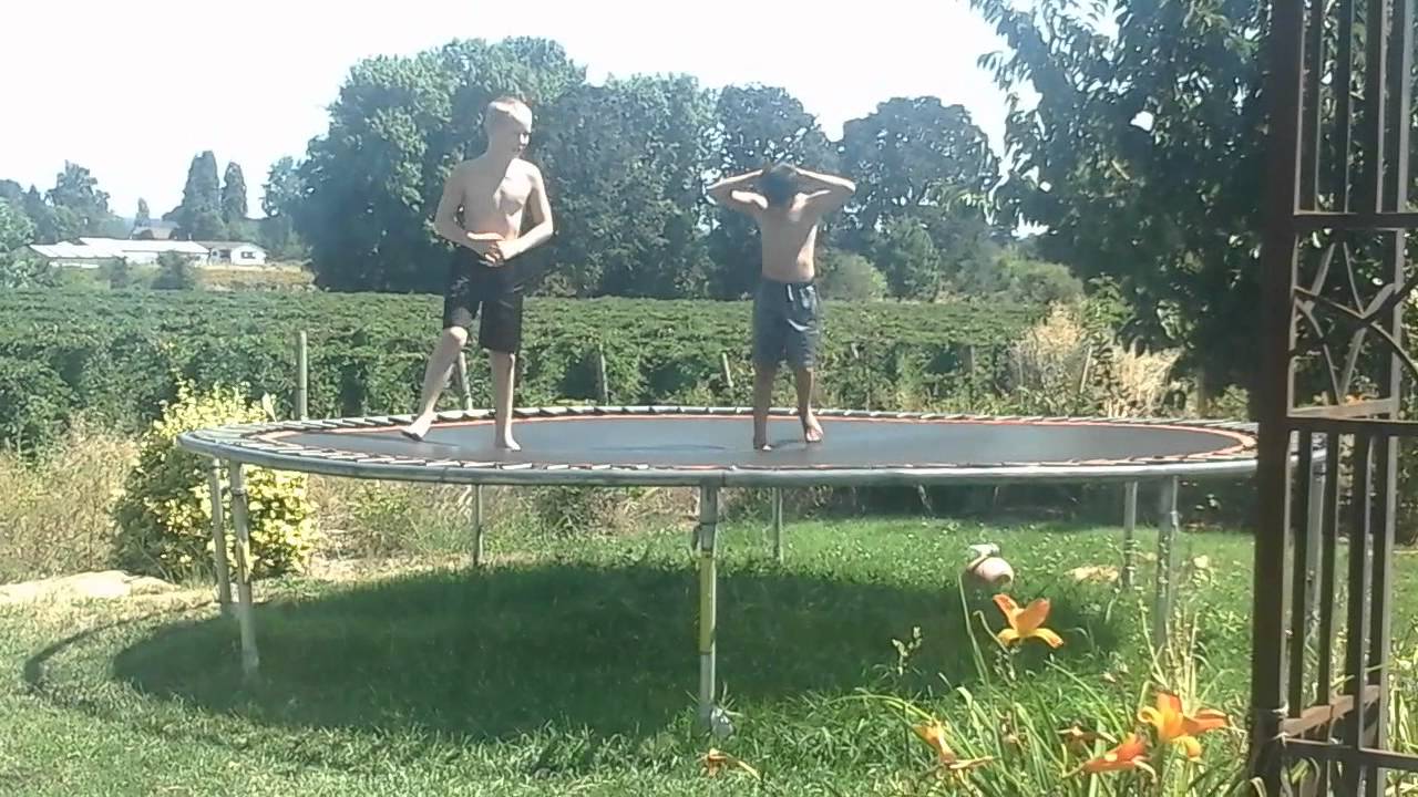 How to do 2 thing on a trampoline - YouTube