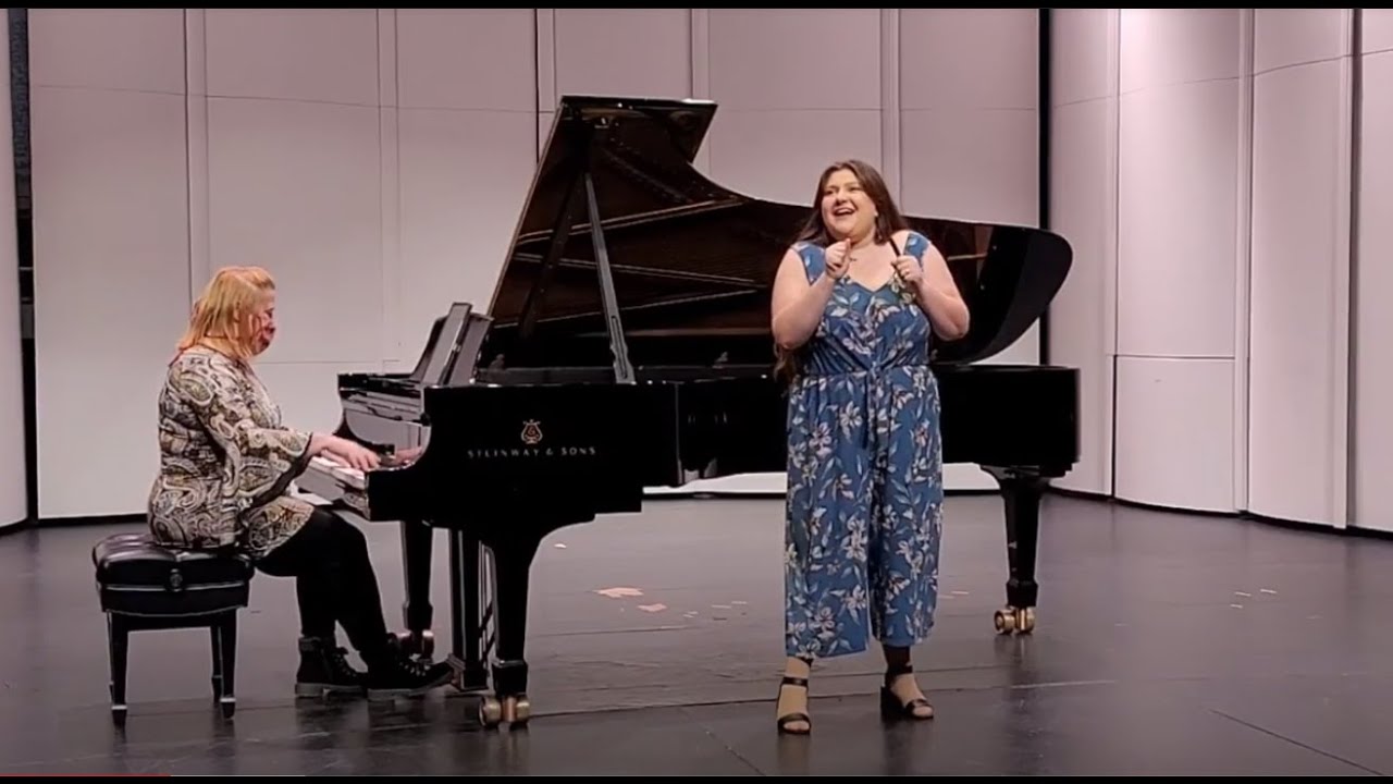 Julia Timmons sings "The Girl in 14G" - YouTube