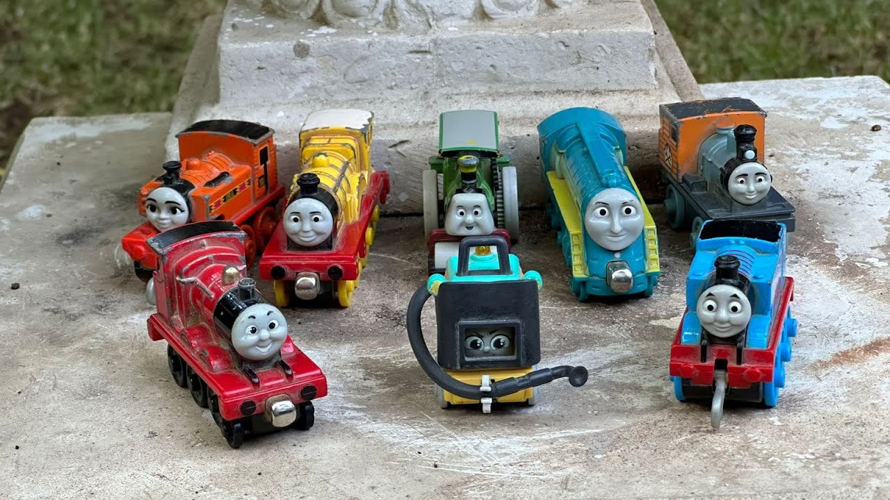 let's see Thomas and Friends / Play cartoon toys / Nia, Molly, James ...