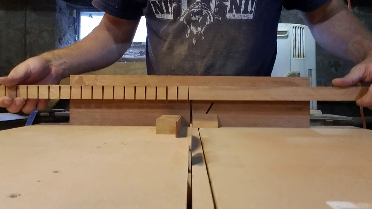 Acoustic guitar kerfing - YouTube