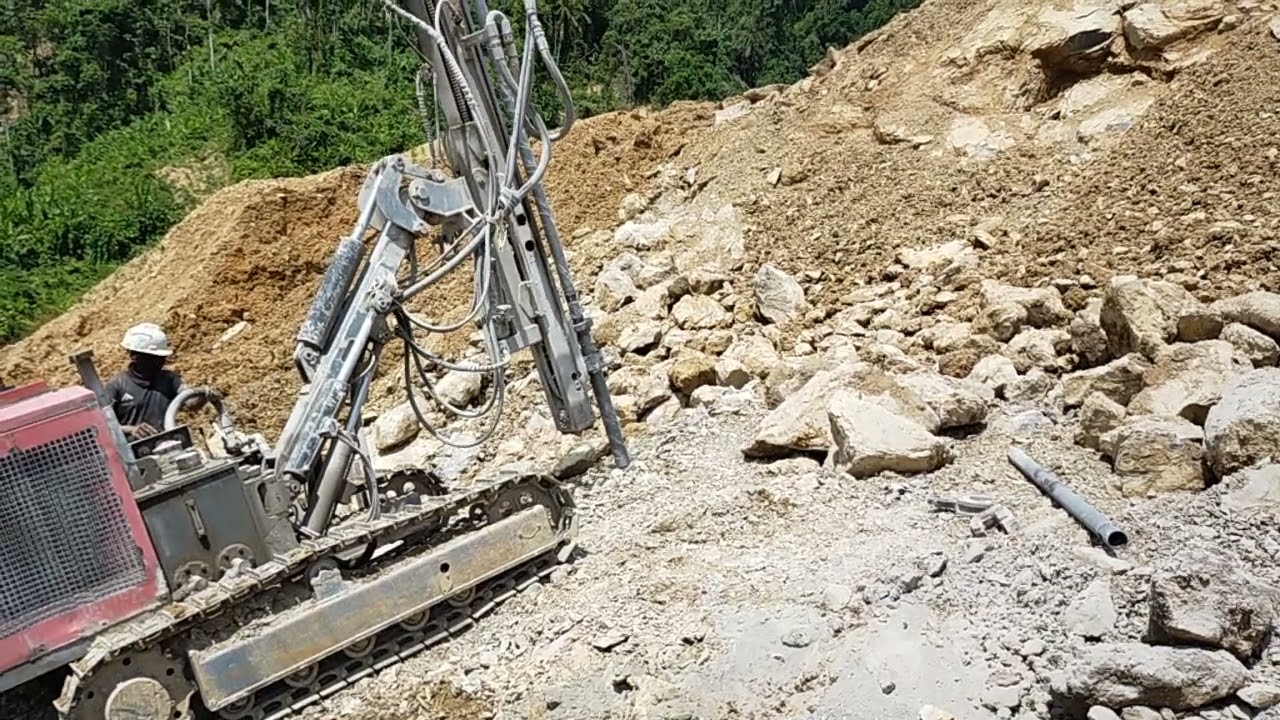 Proses drilling pengeboran lubang blasting tambang nikel - YouTube