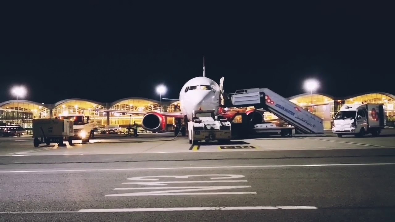 Boeing 737 Pushback with Despatch at Night Jordan Aviation - YouTube