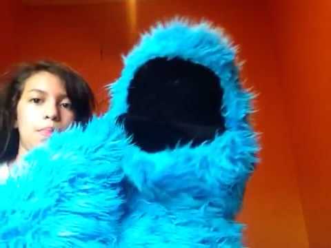 Cookie Monster puppet - YouTube
