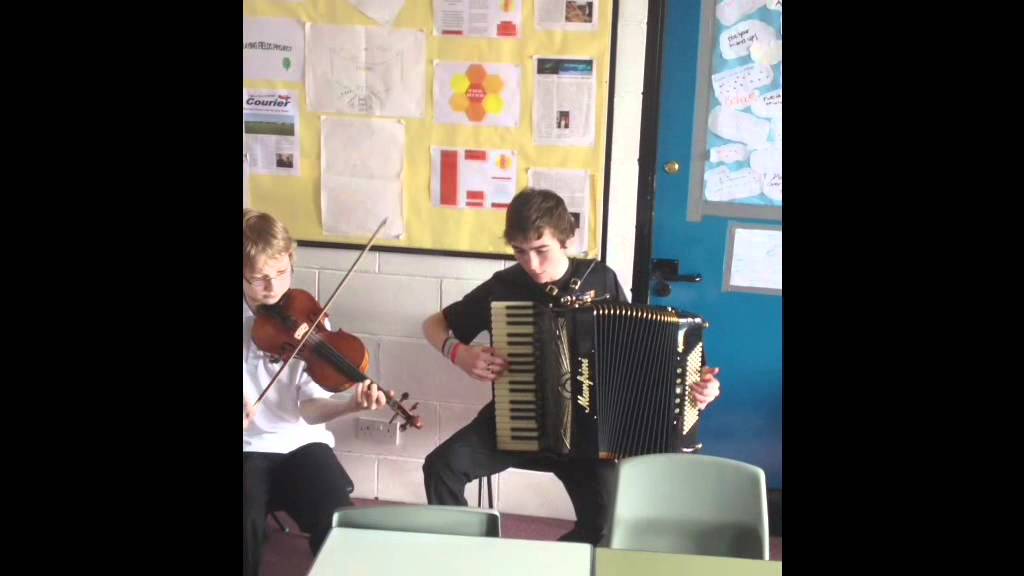 Gregor Allan and Nathan Fenwick playing magic fingers - YouTube