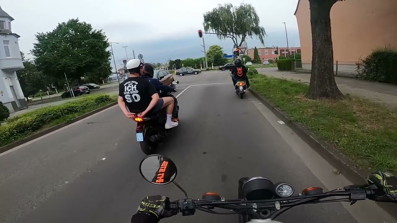 Rollerfahrt endet böse - mit David Bost - YouTube