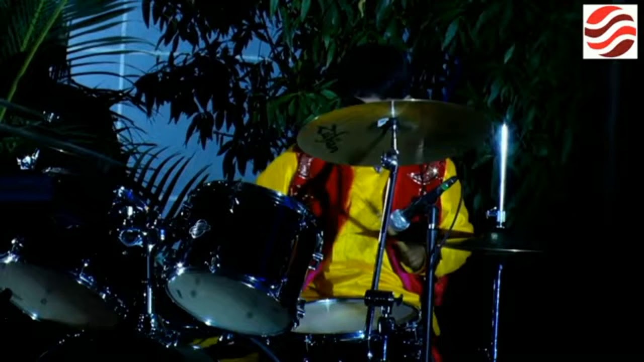 Live Drumming for live dance.. - YouTube