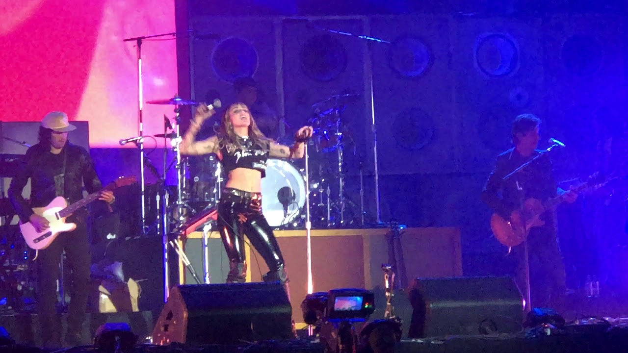 Miley Cyrus - We Can't Stop @ Primavera Sound 2019 - YouTube