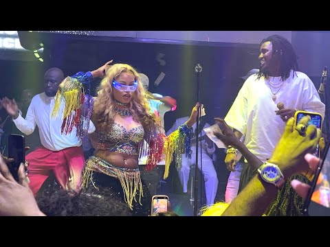 KOBAYI de Wally Seck au Vogue, Ndeye Ndiaye Banaya hyper excitée refait la danse autrement avec ses.