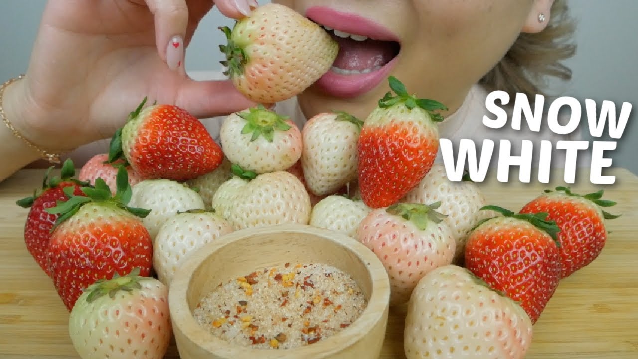 SNOW White Premium KOREAN Strawberry *The BEST EVER* No Talking Relaxing Eating Sounds | N.E ...