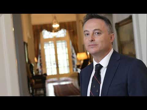 Ian Duddy - Embajador de Gran Bretaña en Uruguay - YouTube
