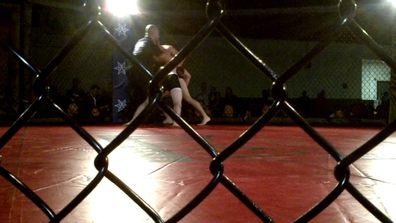 Chris Borders Jr. and Dennis Siudut duke it out. - YouTube