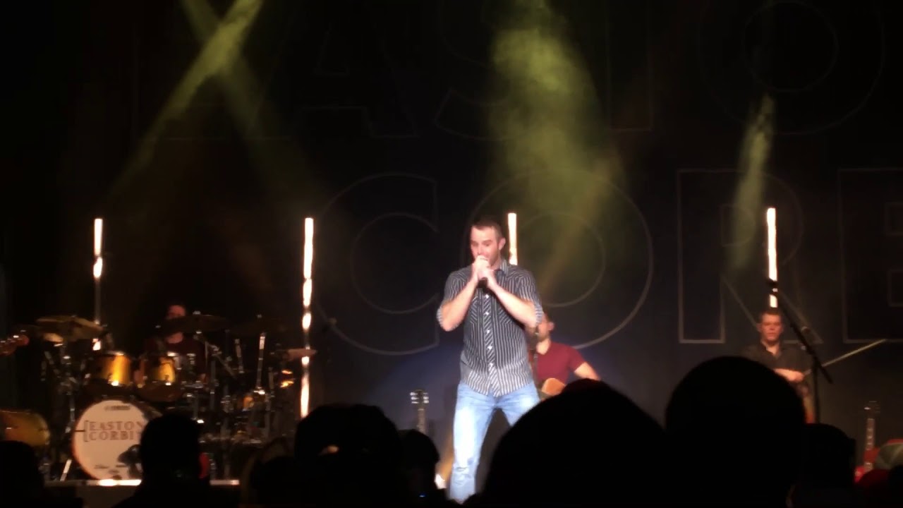 Easton Corbin singing a medley of country songs - YouTube
