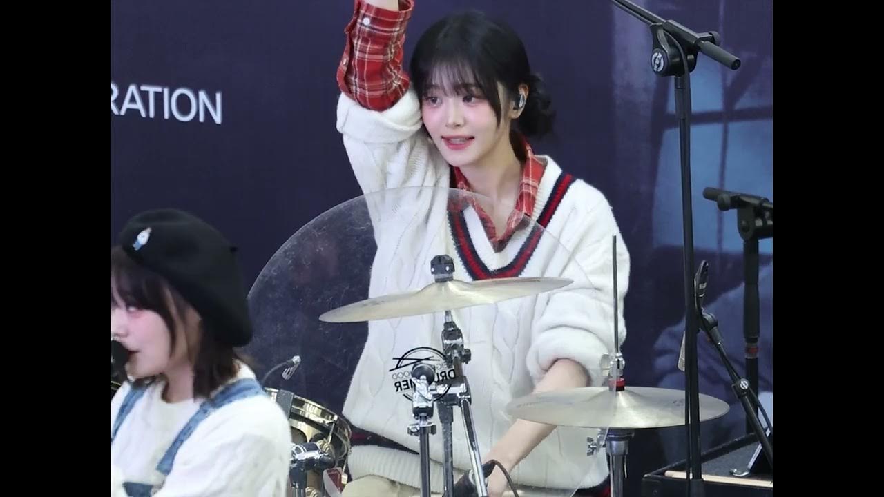 QWER 고민중독 쵸단 #얼빡직캠 고민중독 큐더블유이알 CHODAN QWER X WHO A U 241127 6 - YouTube