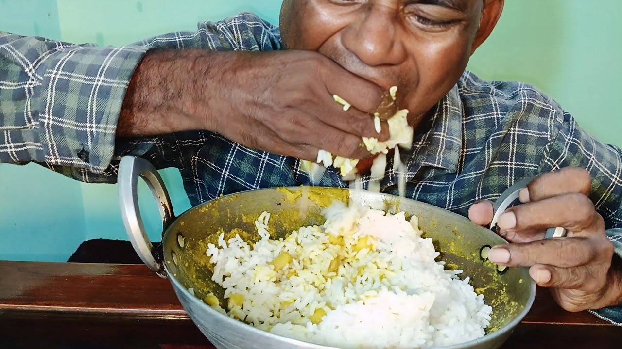 🔥🍛 देसी अंदाज़ में postu आलू सब्ज़ी + सफेद चावल 😲 | Indian Village Food ...