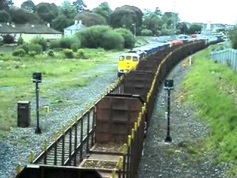 Irish Rail 071 class locos crossing in Athy train station - YouTube