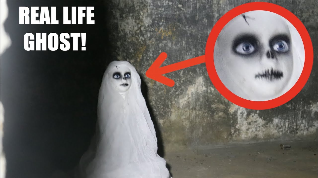 I FOUND A REAL HALLOWEEN GHOST IN AN ABANDONED HOUSE! *Real Life Ghost ...