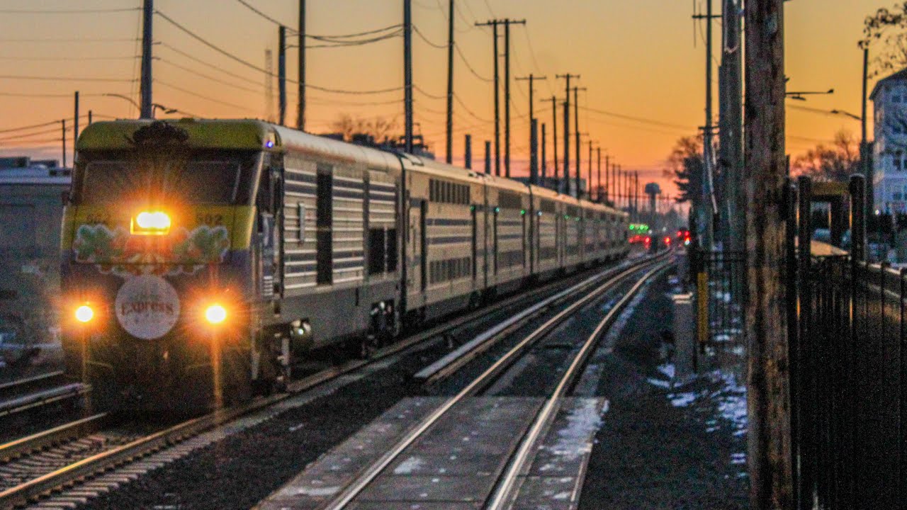 LIRR 613 with holiday express decorations! - YouTube