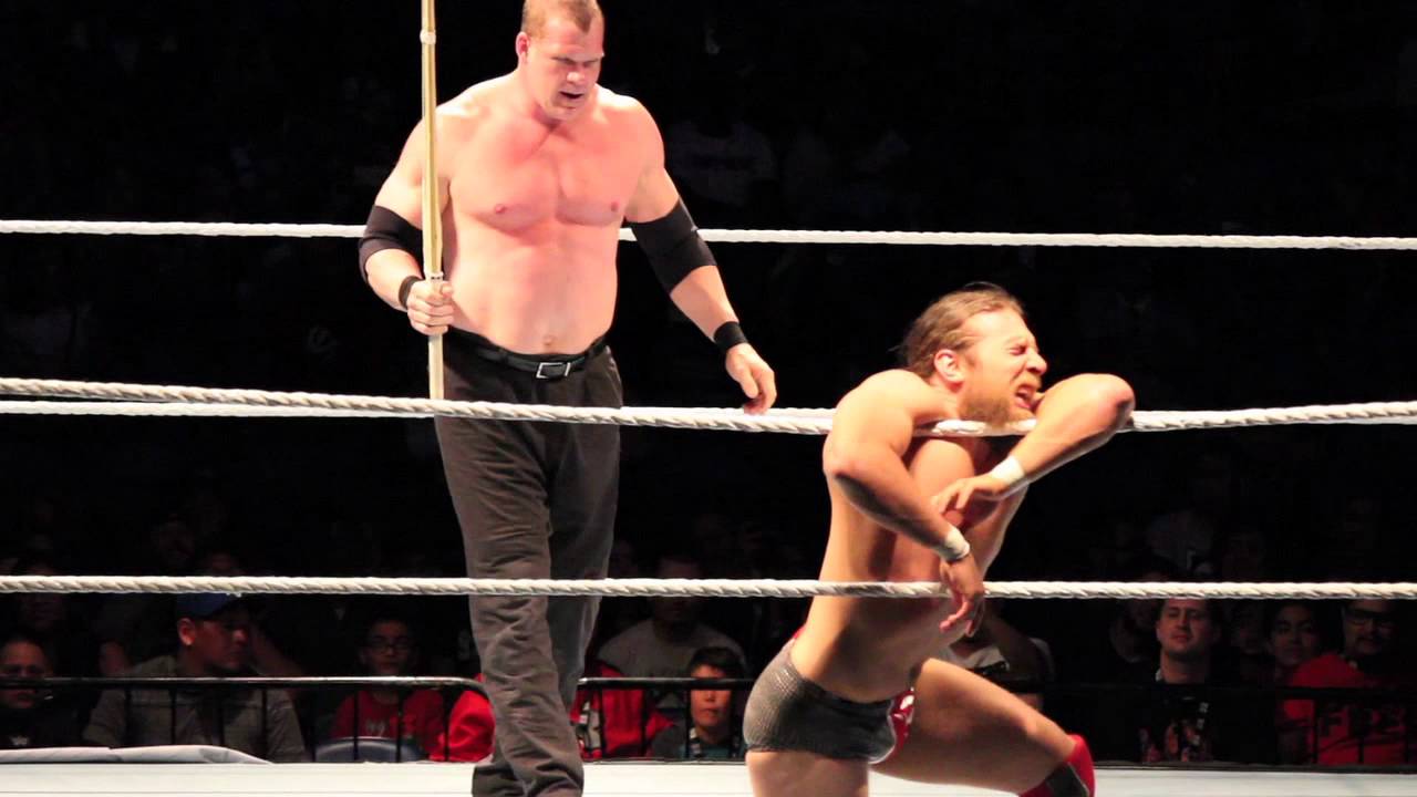 WWE Live - Kane/Daniel Bryan Street Fight (3-22-15: Ontario, Ca) - YouTube