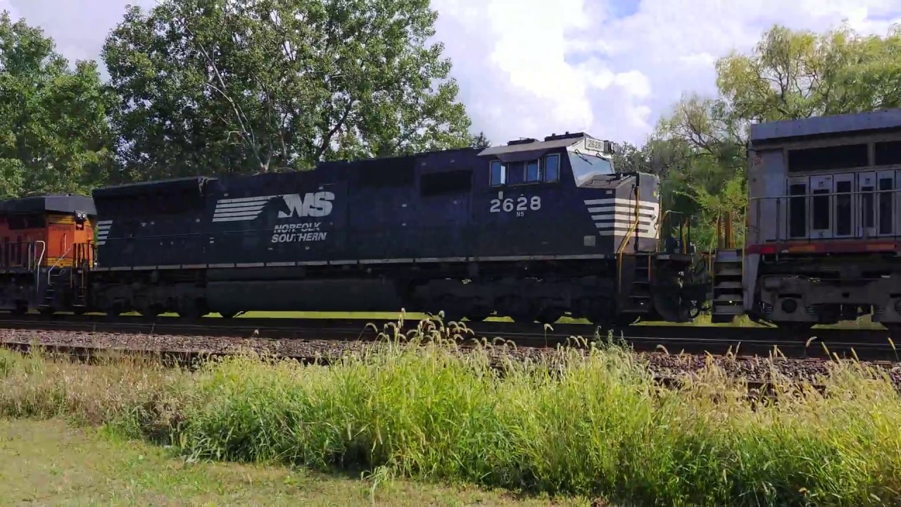 BNSF 6644, NS 2628, and BNSF 752 "Fakebonnet" leading K162-11 @ Dunkirk ...
