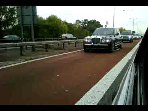 The Royal motorcade London England UK 27.10.09 - YouTube