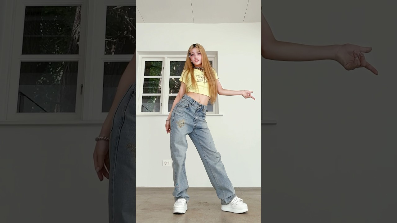 Baby Rockstar💫 #IROHA #이로하 #ILLIT #아일릿 Chords - Chordify