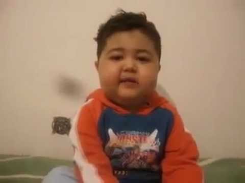 Çok Komik Çocuk Kırmızı Başlıklı Kızı Anlatıyor