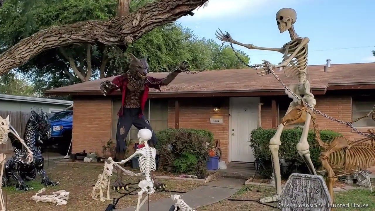 Halloween Yard Display 2022 featuring 12-foot Skeleton, Giant 9-foot ...