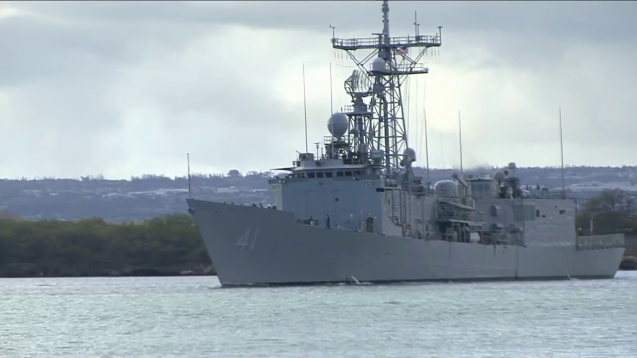 USS_McClusky_(FFG-41)_Leaving_Pearl_Harbor_-_Hawaii - YouTube