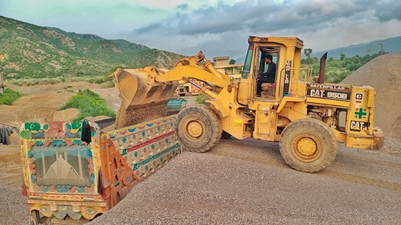 Caterpillar wheel loader 950B is loading dumper with stone crush # ...