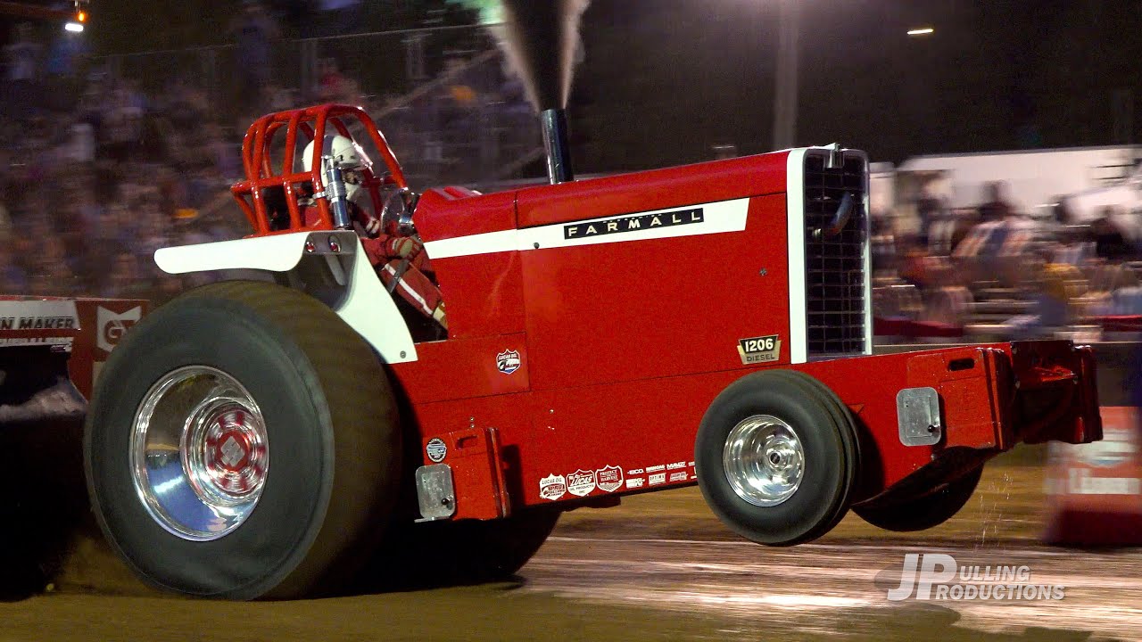 Tractor Pulling 2022: Super Farm Tractors pulling in Knoxville, TN on ...