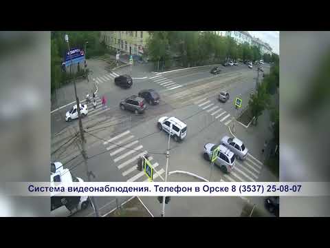 08062023 В Орске водитель LADA Priora создал аварийную ситуацию
